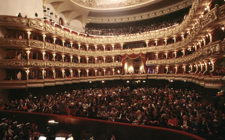 CONCERTO DI CAPODANNO AL TEATRO FILARMONICO DI VERONA - Garda Outdoors ... CONCERTO DI CAPODANNO AL TEATRO FILARMONICO DI VERONA - Garda Outdoors ...
