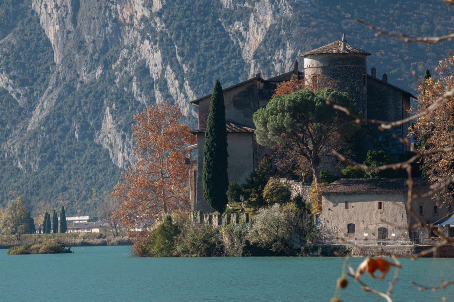 Il Lago di Toblino e Castel Toblino.