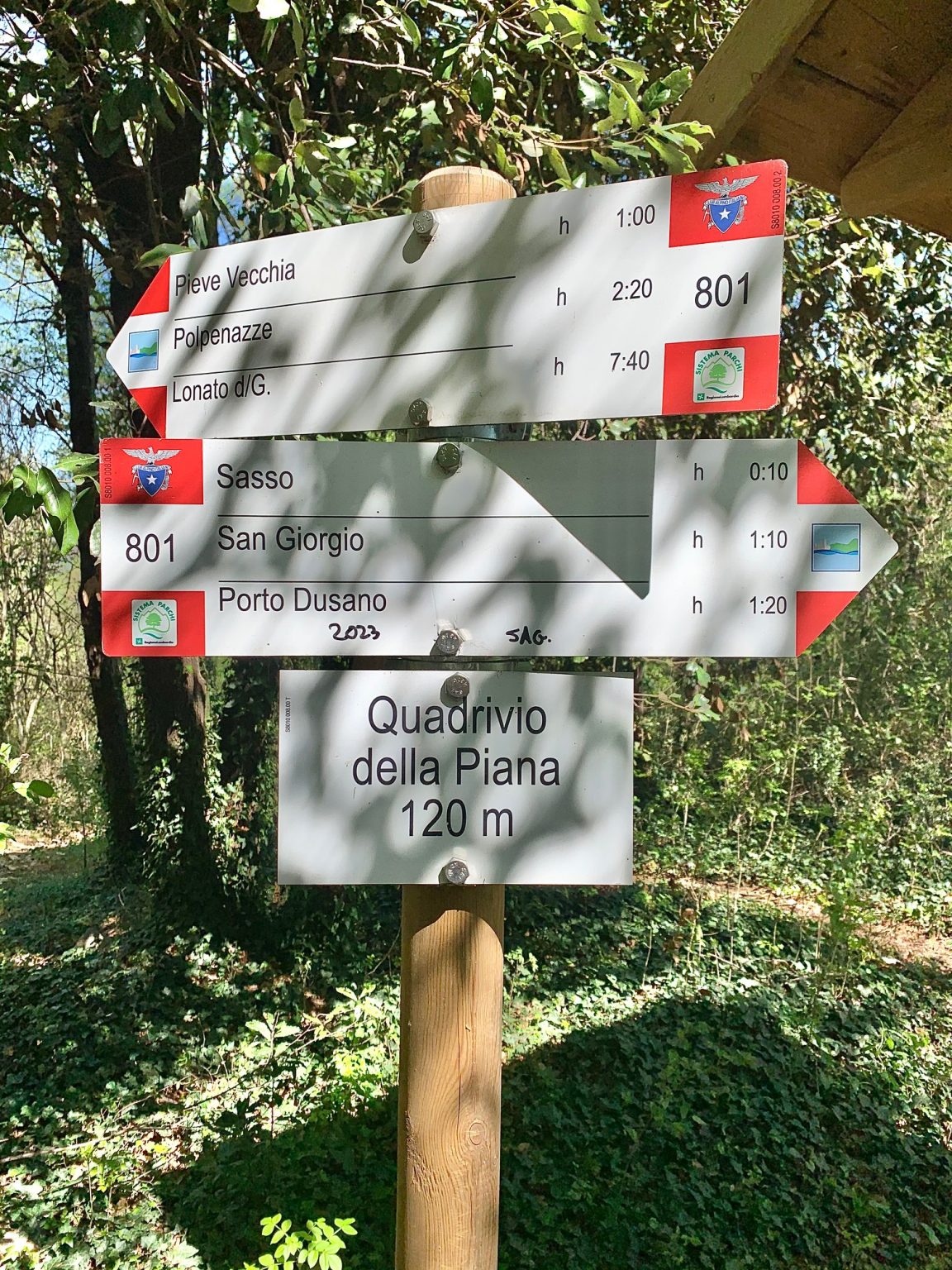 La Rocca di Manerba del Garda, Punta Sasso e il Parco lacuale.