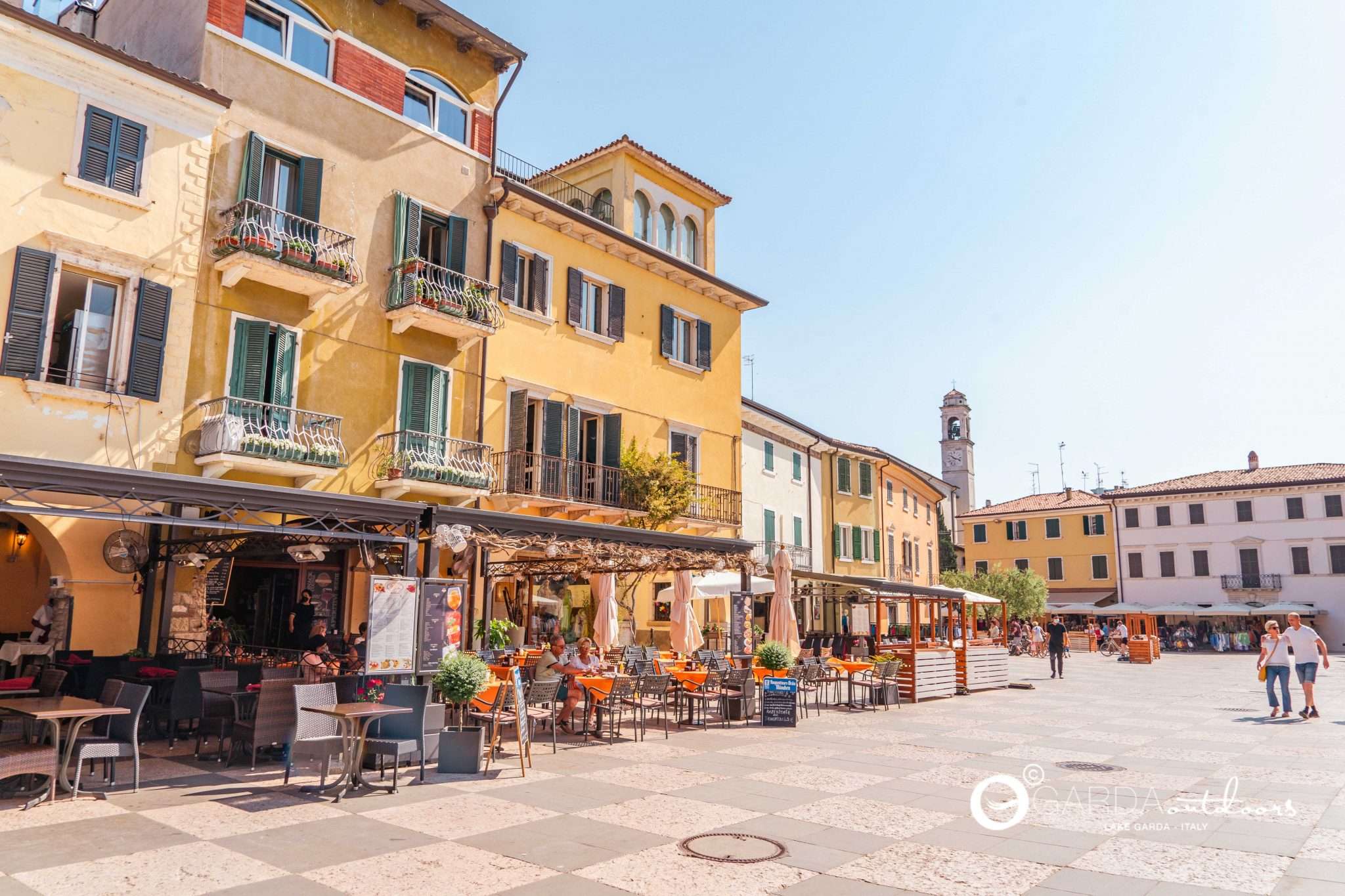 Lazise sul Lago di Garda: borgo gioiello e primo Comune d'Italia.
