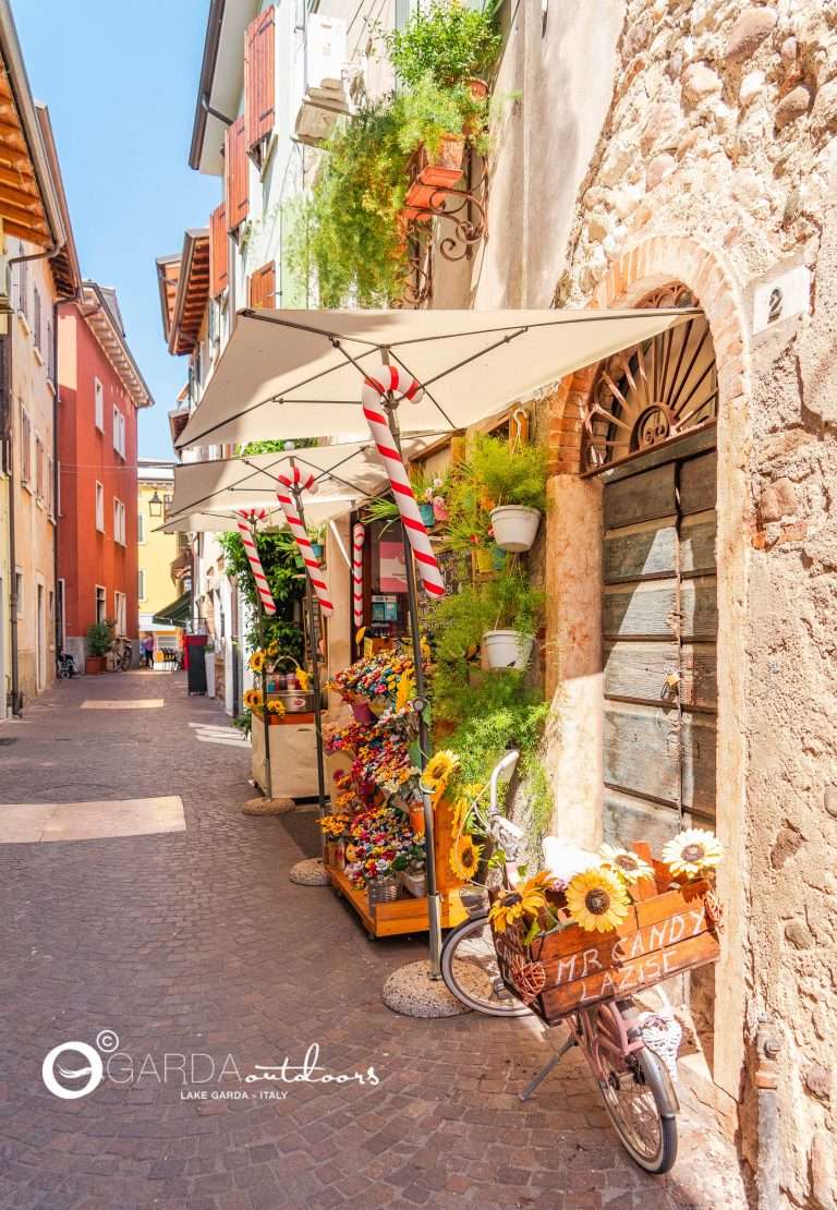 Lazise sul Lago di Garda: borgo gioiello e primo Comune d'Italia.