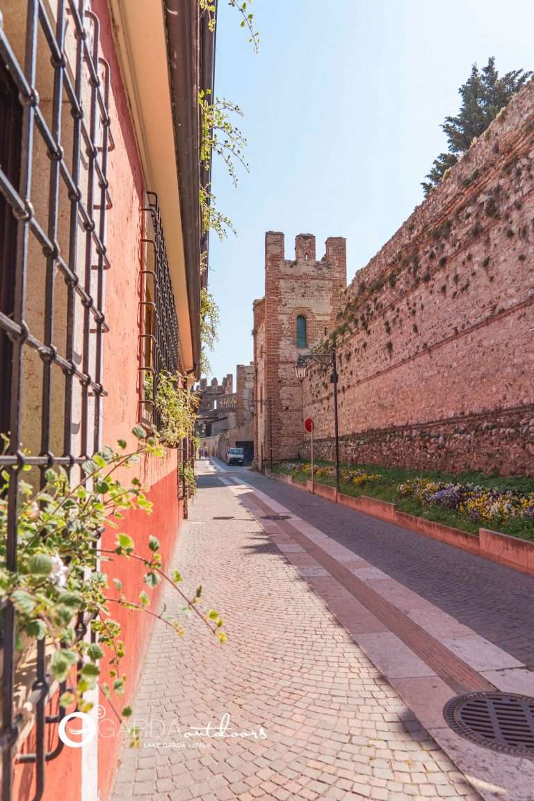 Lazise sul Lago di Garda: borgo gioiello e primo Comune d'Italia.