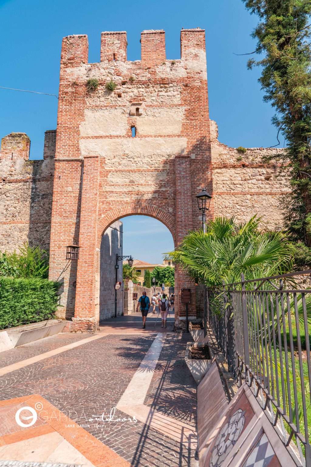 Lazise sul Lago di Garda: borgo gioiello e primo Comune d'Italia.