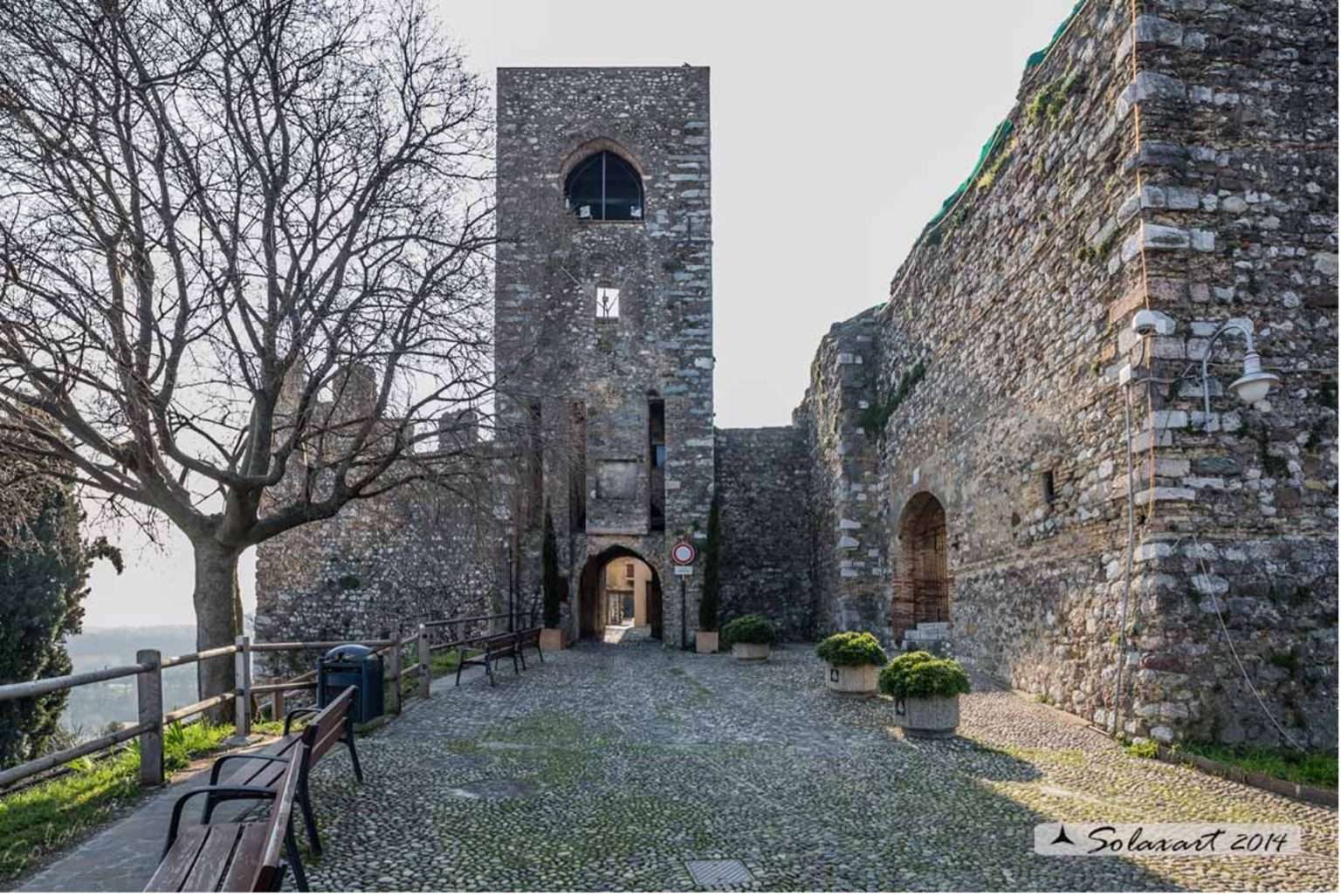 Valtenesi del Garda: territorio di-vino immerso fra borghi e colline.