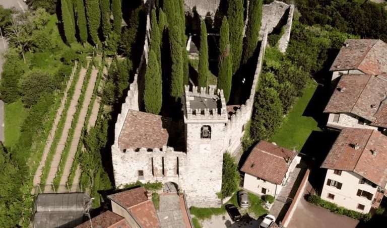 Valtenesi del Garda: territorio di-vino immerso fra borghi e colline.