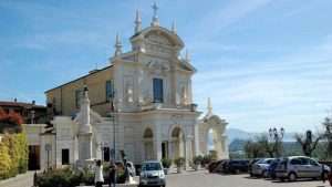 Valtenesi del Garda: territorio di-vino immerso fra borghi e colline.