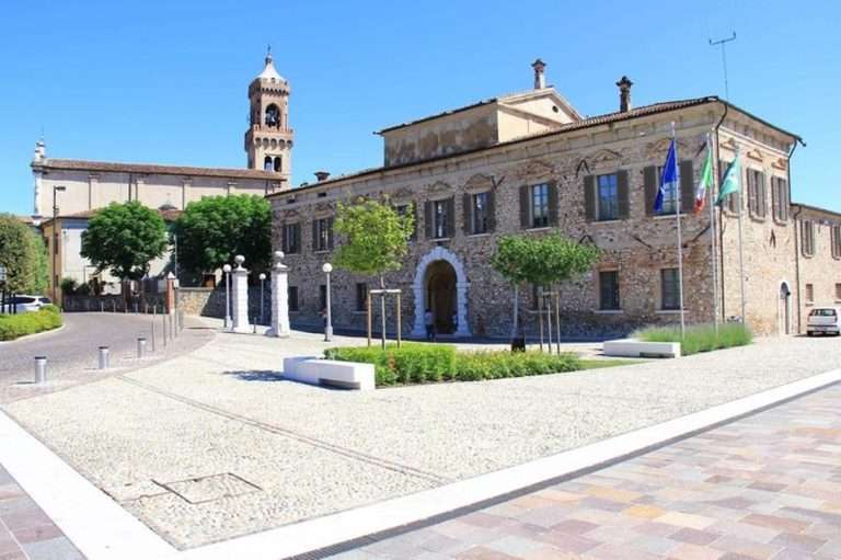Valtenesi del Garda: territorio di-vino immerso fra borghi e colline.