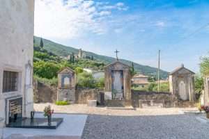 Nel cuore di Pai, un rifugio di bellezza e quiete sul Lago di Garda.