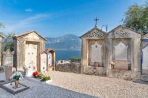 Nel cuore di Pai, un rifugio di bellezza e quiete sul Lago di Garda.