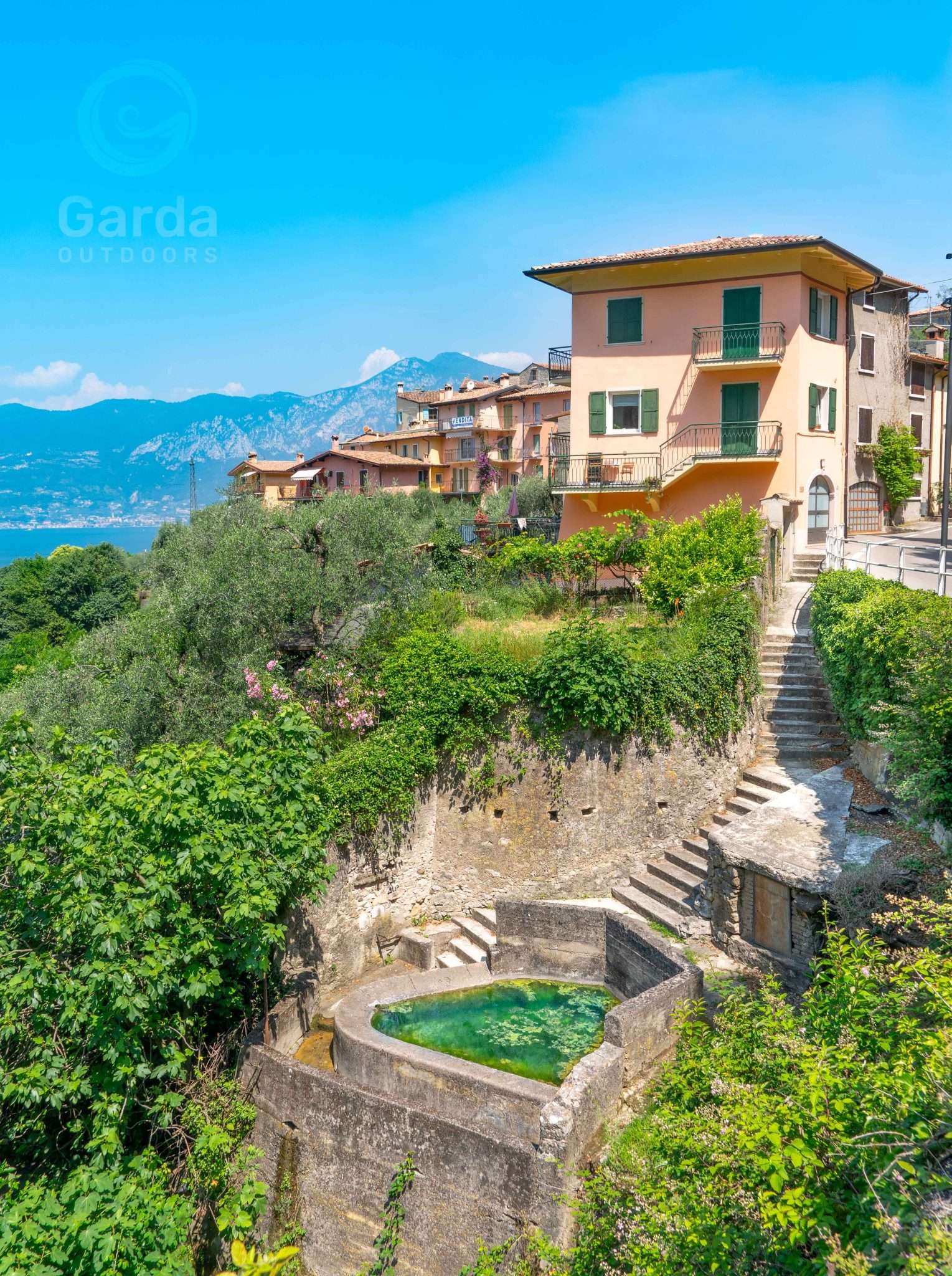 Nel cuore di Pai, un rifugio di bellezza e quiete sul Lago di Garda.